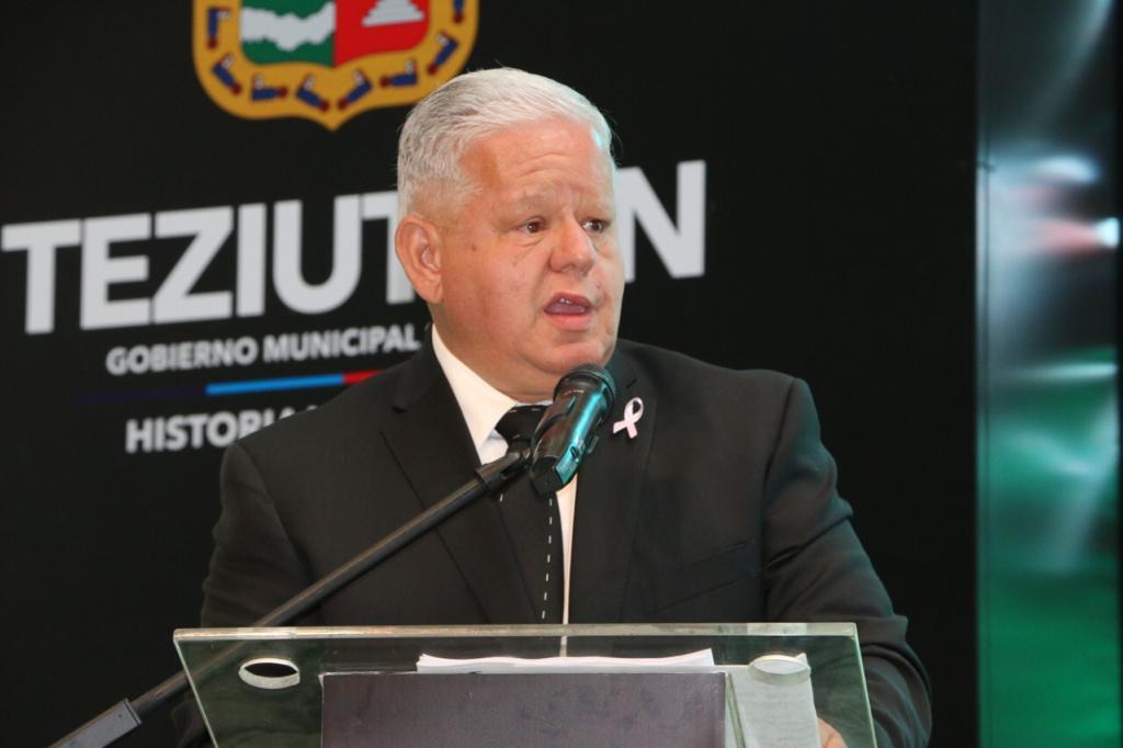 Carlos Peredo aún no define si se reelegira o buscará la diputación